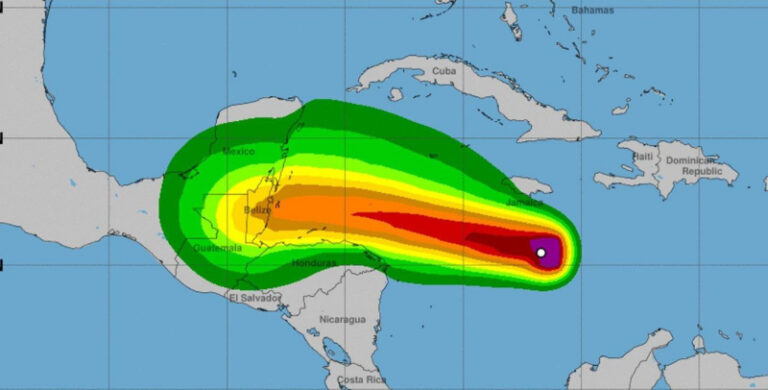 México llama a tomar precauciones por los efectos del ciclón Lisa