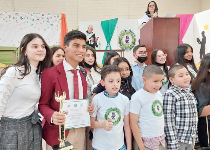 Alumno de la Bilingual School, gana el primer lugar en Oratoria