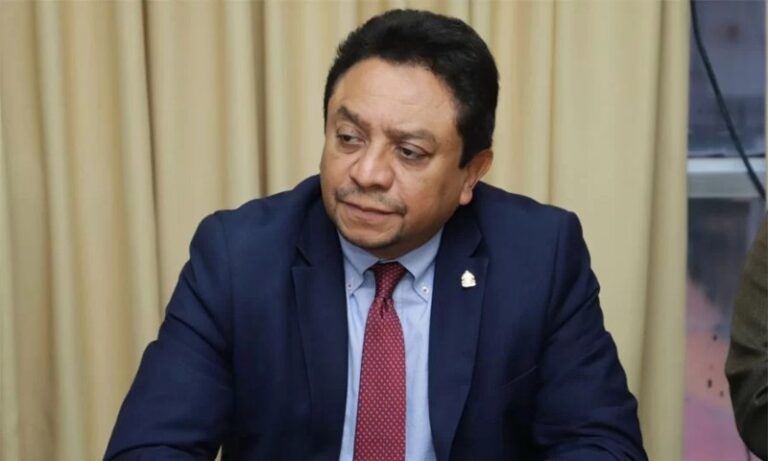 Barrios dice que no debe pedir permiso para sus iniciativas en CN