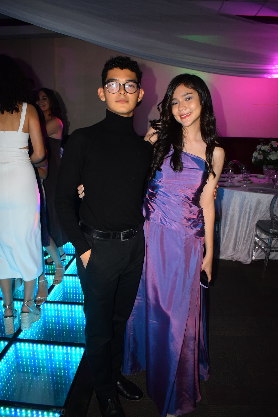 Aída Belén Handal festejó sus quince al estilo Disco