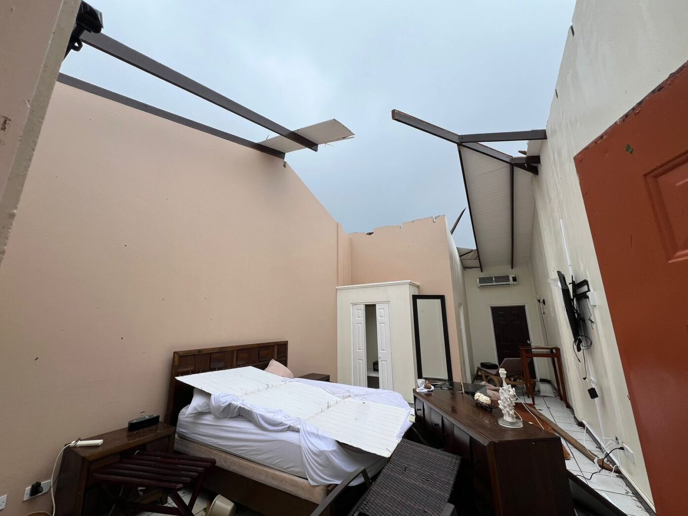 Videos muestran devastación del Huracán Beryl en isla Granada