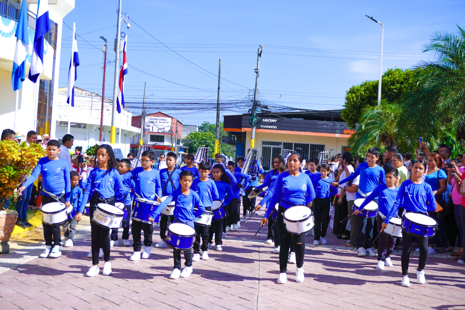 Con gran fervor El Progreso inaugura las fiestas patrias