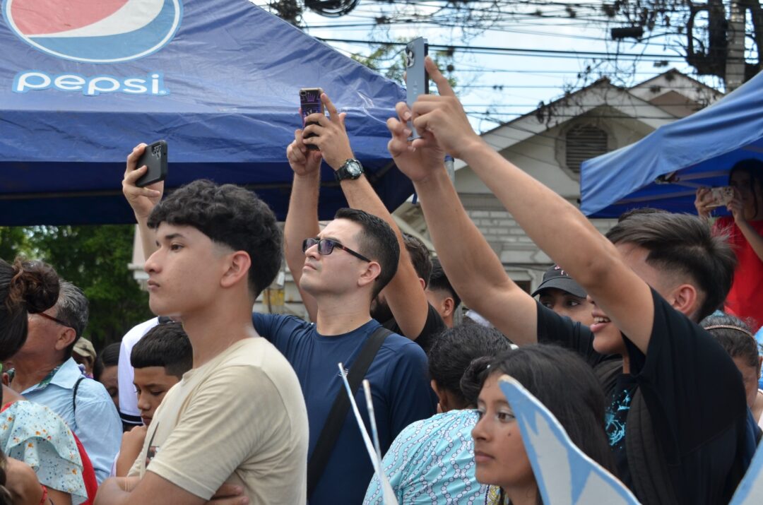 La banda del JTR se roba el show en desfiles patrios sampedranos