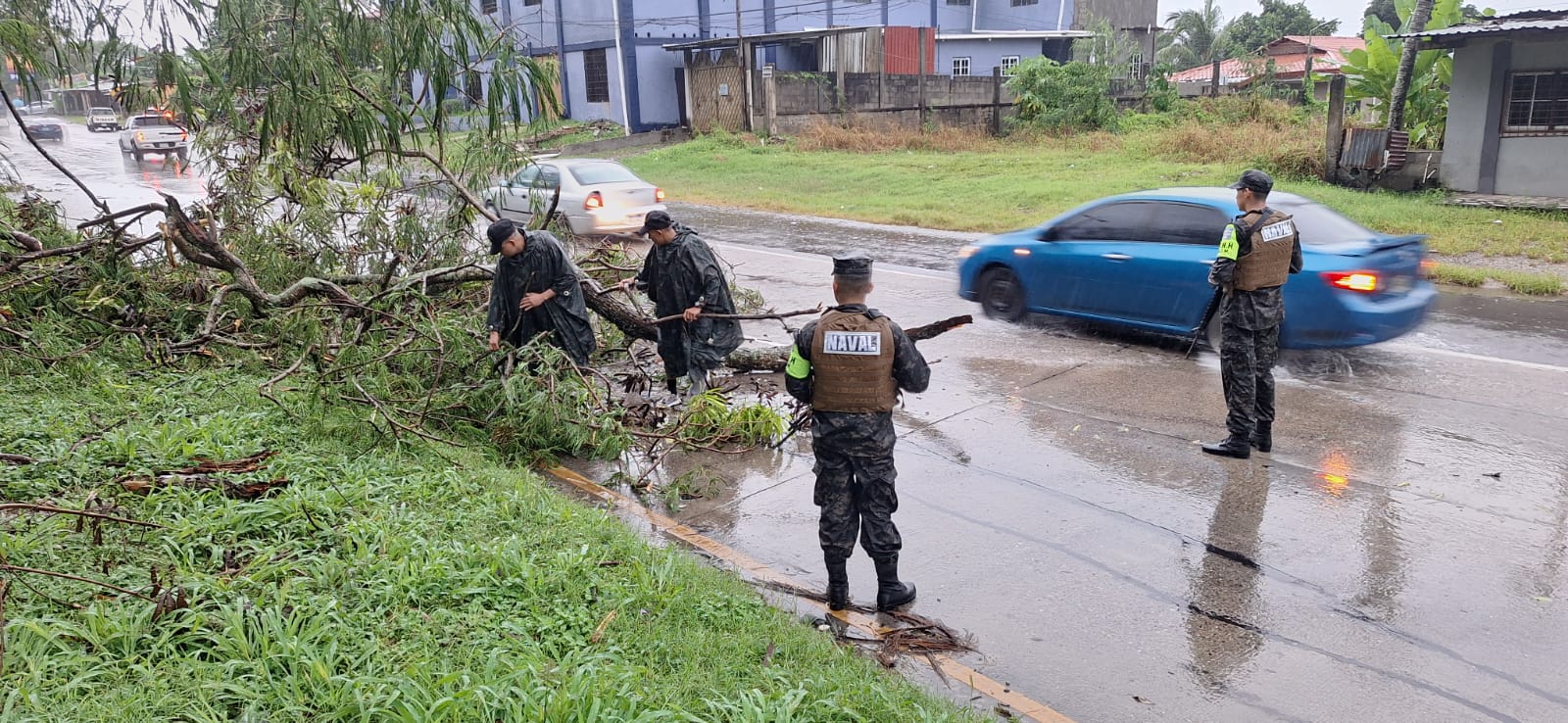 Tormenta Sara provoca colapso de Puente Saopin en La Ceiba