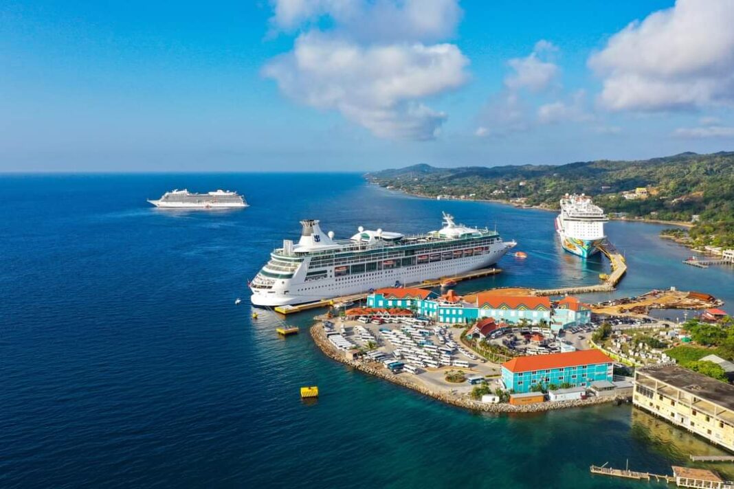 Honduras cierra 2024 con récord de cruceristas en Roatán