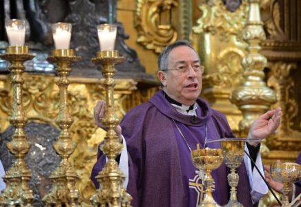 Cardenal Rodríguez insta a no dejarse intimidar ante amenazas