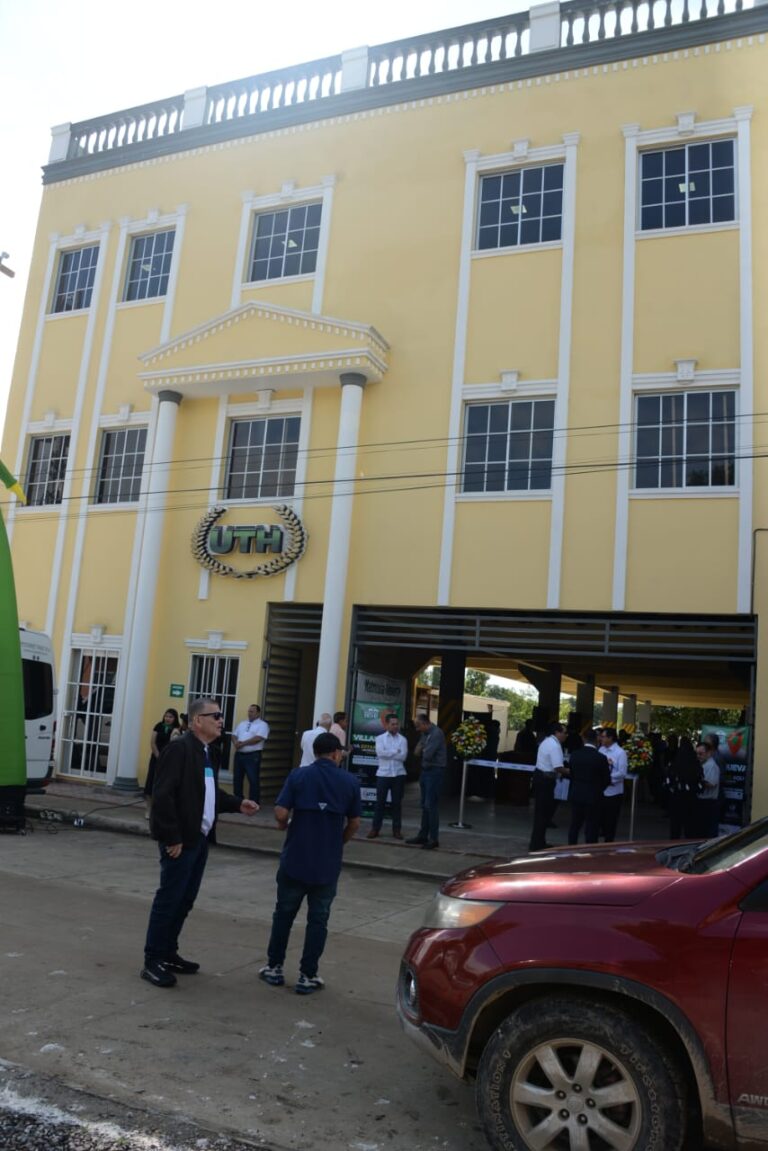 UTH inaugura su campus número 13 en Villanueva, Cortés