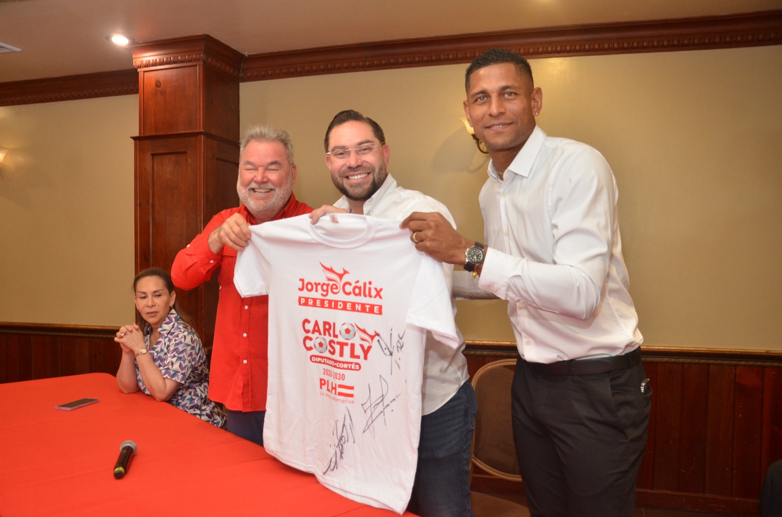 Carlos Costly se une al movimiento de Jorge Cálix