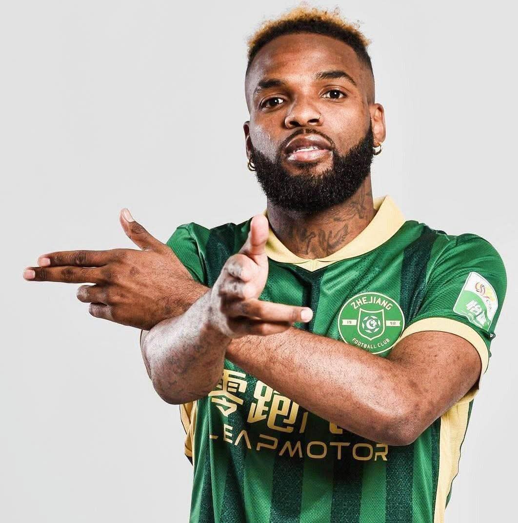 Futbolista Aaron Boupendza muere tras caída desde un piso 11