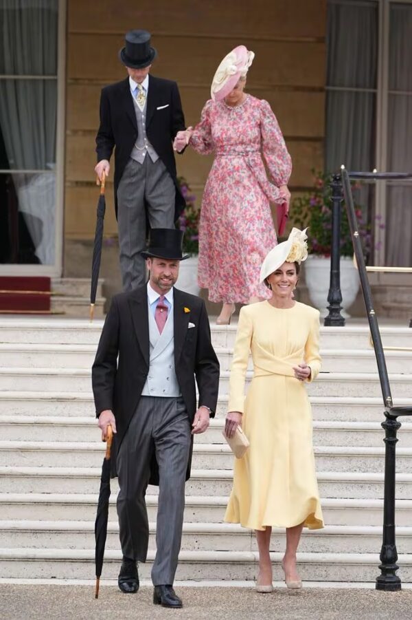 Kate Middleton reaparece sorpresivamente y rinde homenaje a Isabel II ...