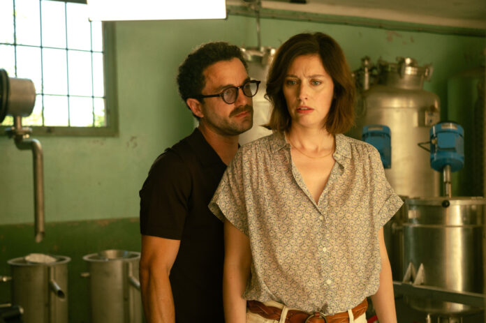 De qué se trata la serie francesa “Sol Negro” que conquista Netflix con ...