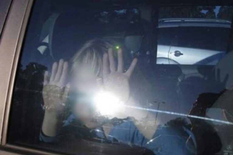 Niño muere en auto tras ser olvidado por su madre en EE. UU.