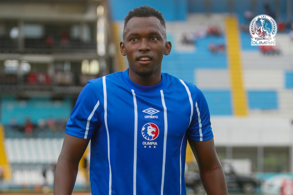 Olimpia sorprende y anuncia la salida de Alberth Elis