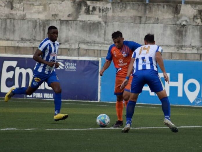Lobos UPNFM vencen 2-0 al Victoria y lo hunden