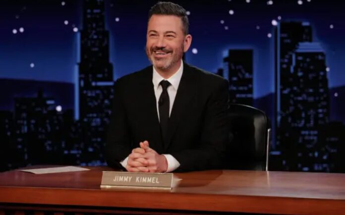 Jimmy Kimmel ofrece sus premios a Donald Trump