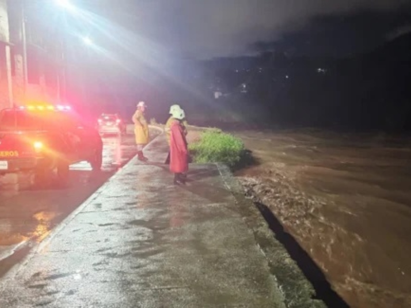 Lluvias torrenciales provocan inundaciones y caos en la capital hondureña