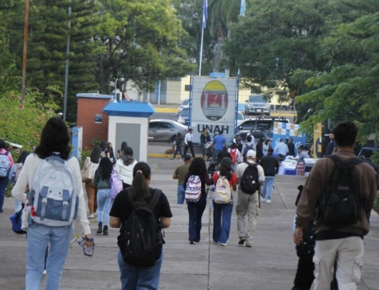 UNAH abre proceso de readmisión para estudiantes con bajo índice académico