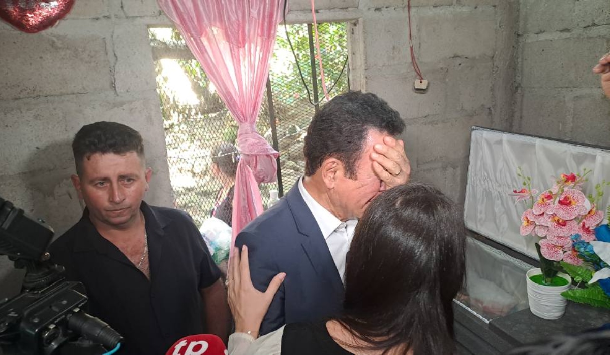 Salvador Nasralla llora en funeral de víctimas del accidente en Santa ...