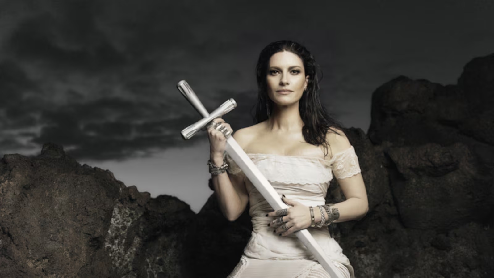 Laura Pausini eleva las expectativas al revelar el tracklist de su ...