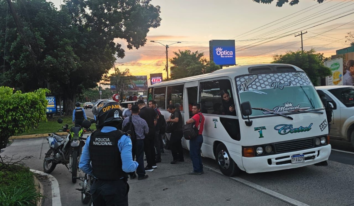 Policía Nacional refuerza operativos en transporte urbano de San Pedro ...