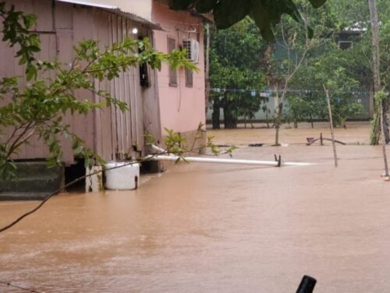 Crecida del río Lean deja más de 60 familias damnificadas en Atlántida