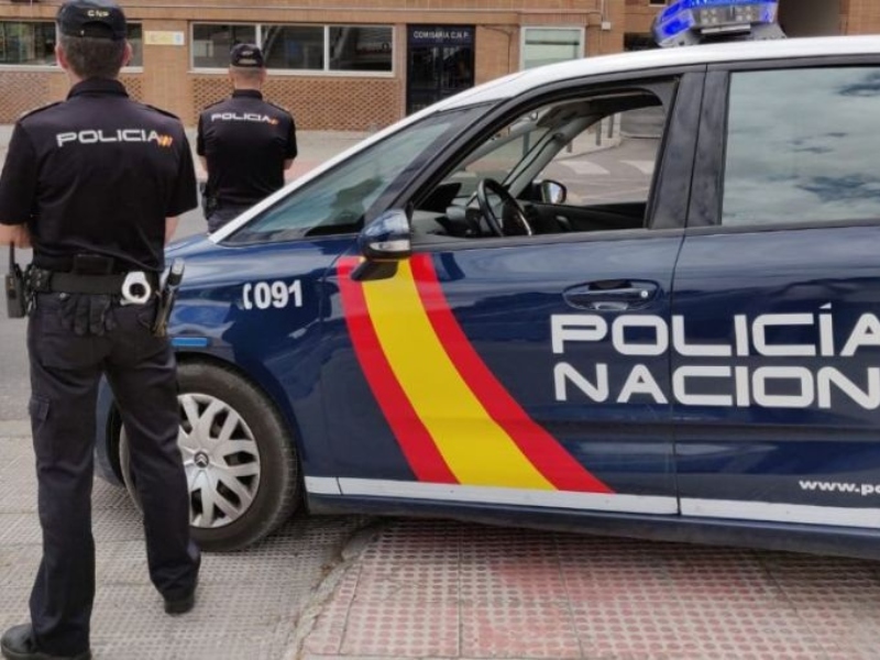 Detienen en España a hondureña por arrojar a su recién nacido a la basura
