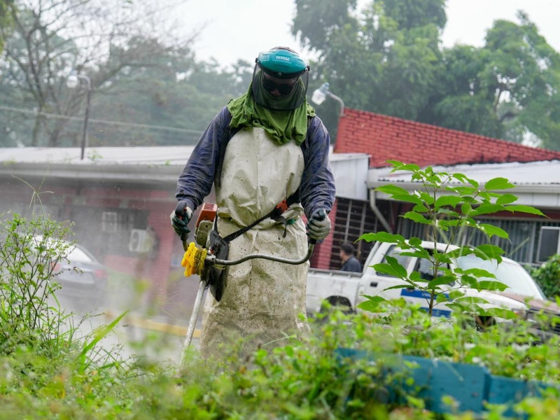 Ejecutan limpieza y fumigación en el Instituto Primero de Mayo