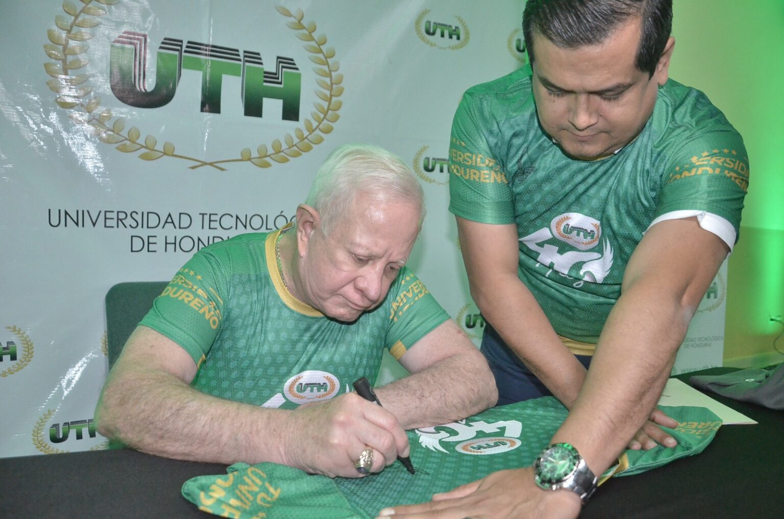 La nueva piel de UTH: 40 años de educación, legado y orgullo hondureño ...