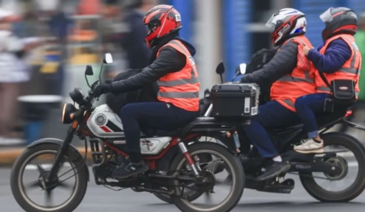DNVT exige uso obligatorio de chaleco anaranjado a motociclistas