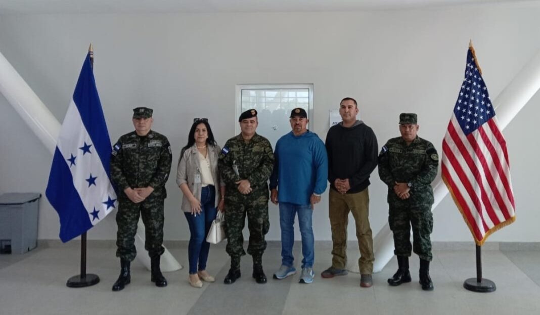 Delegación del Comando Sur de EE. UU. visita las Fuerzas Armadas de ...