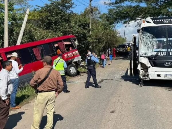 Varios heridos tras choque de autobuses en Olanchito, Yoro